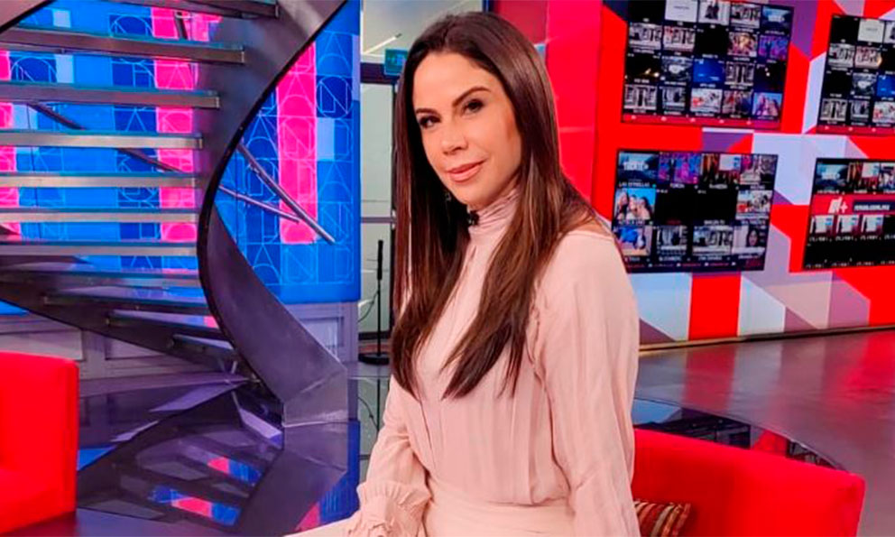 Paola Rojas ahora transmite desde un nuevo ‘foro’