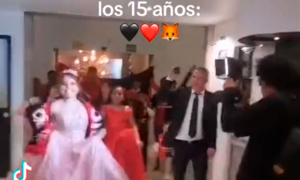Quinceañera sorprende al hacer su fiesta con temática del Atlas