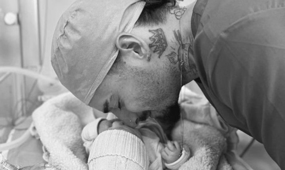 ¡Ya nació París! Maluma y Susana Gómez presumen a su hija en las redes