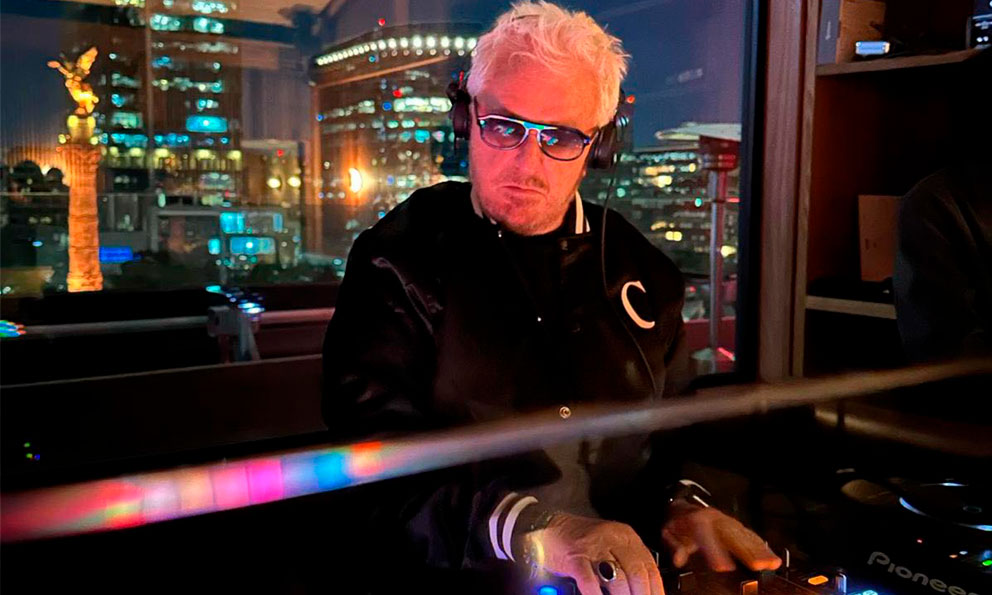 El DJ Marc Cerrone se presenta a sus 71 años en festivales