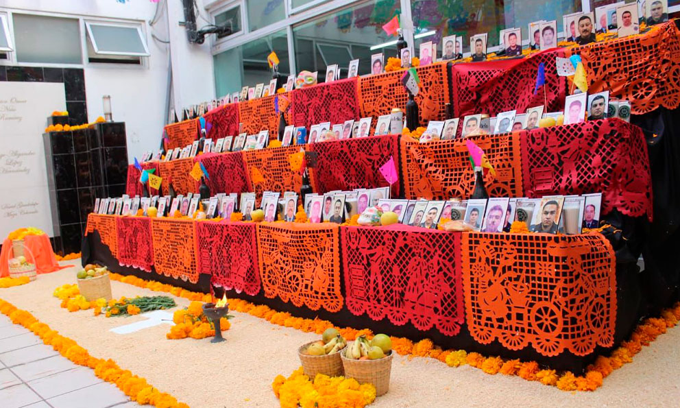 Guardia Civil instala su tradicional altar de muertos