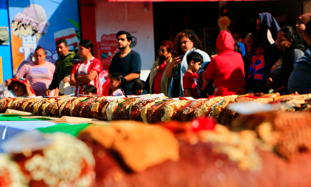 Villa de Pozos celebra la tradicional partida de Rosca de Reyes