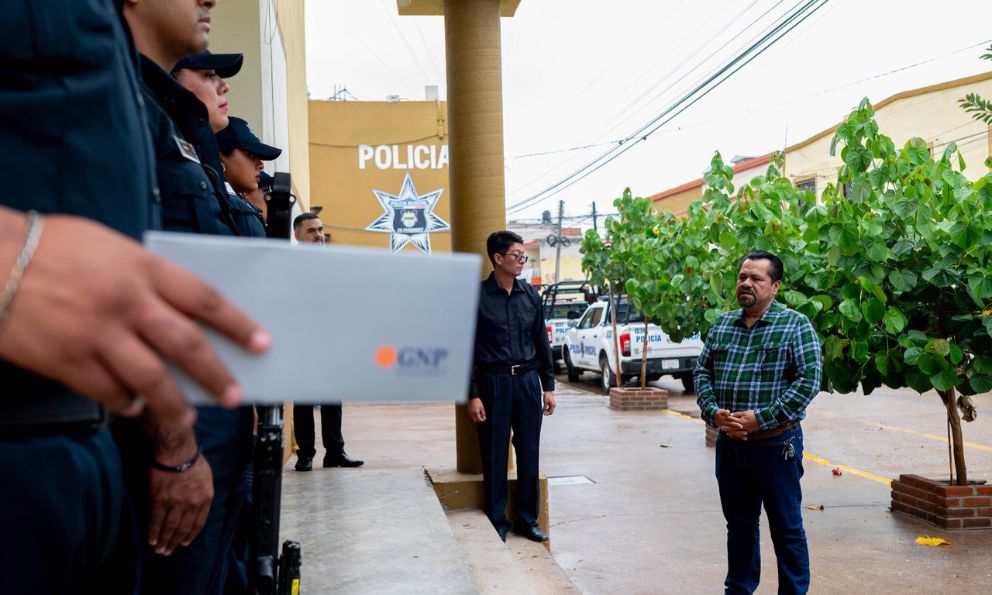 Dotan a policías de Ciudad Fernández de seguros de vida y gastos médicos