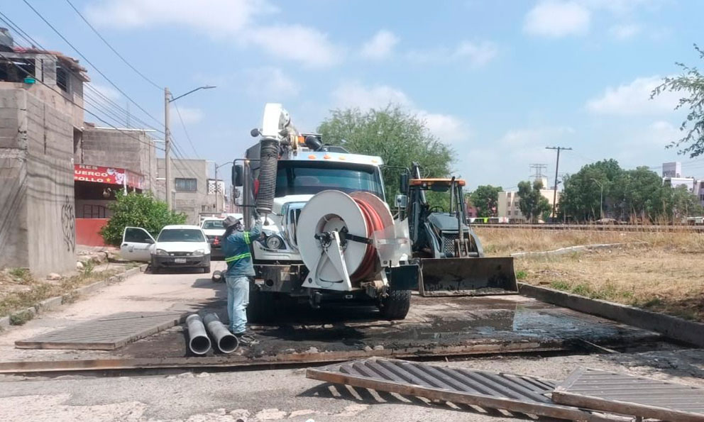 Interapas retira 5 toneladas de desechos de rejillas pluviales en El Aguaje