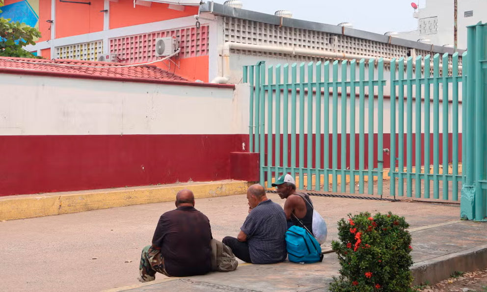 Miles de cubanos en EU son deportados a México, donde están ‘abandonados’