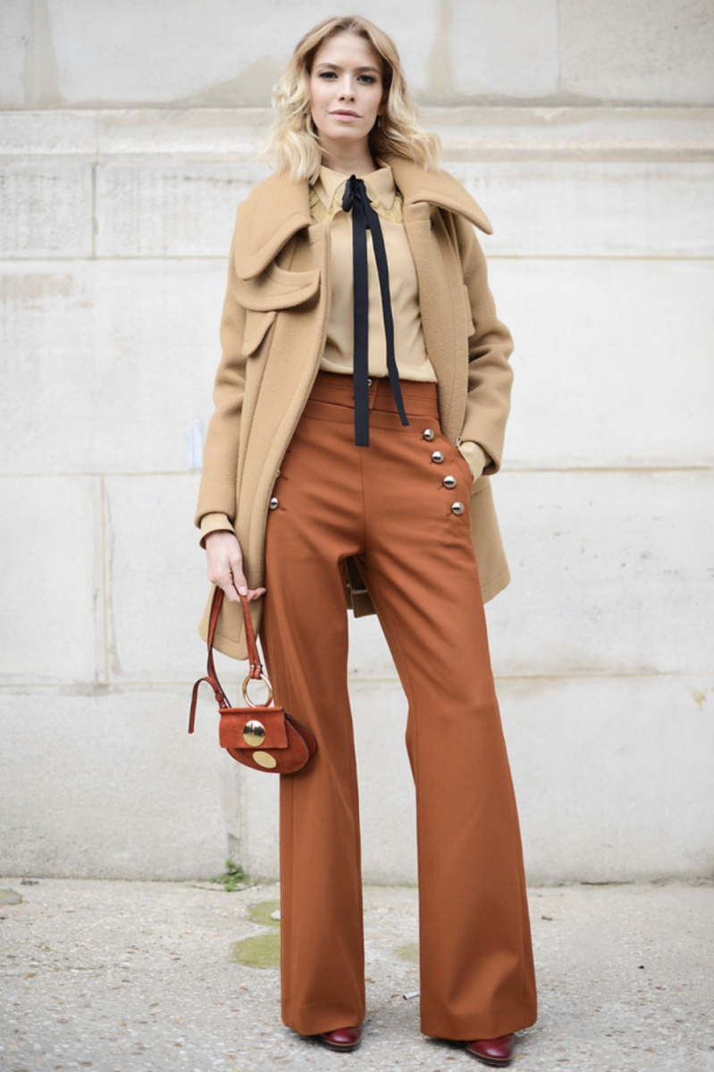 Llevar tus outfits monocromáticos con un gran estilo