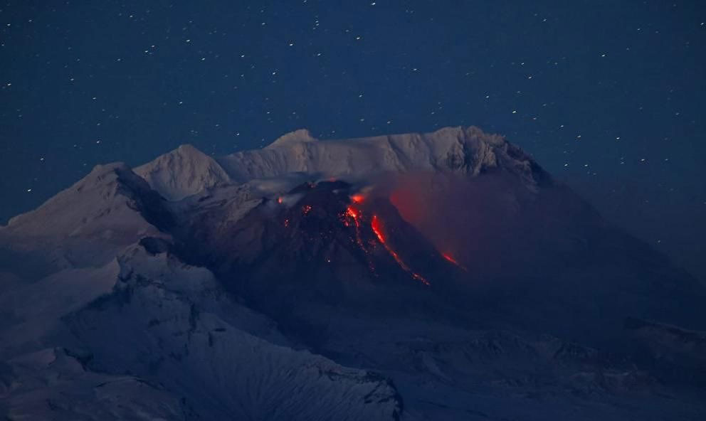 Captan impactante erupción de volcán Shiveluch en Rusia