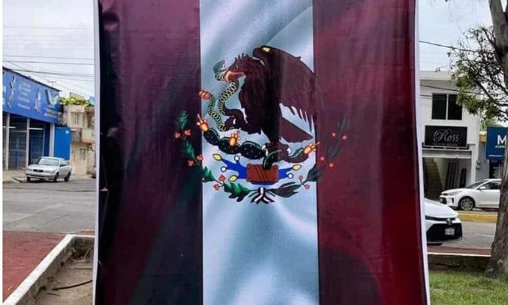 Cambian colores de la bandera mexicana por los de Morena en Nayarit