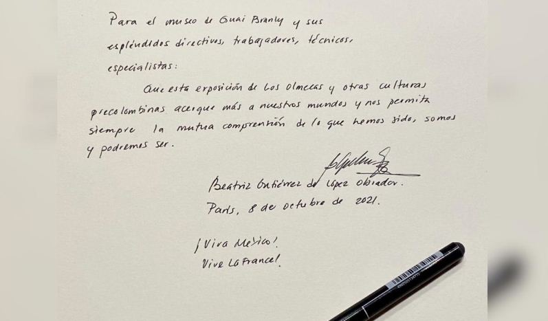 Firma Gutiérrez Müller nota con 2021 y apellidos de AMLO