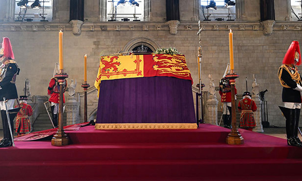 Isabel II es enterrada junto al duque de Edimburgo en Windsor