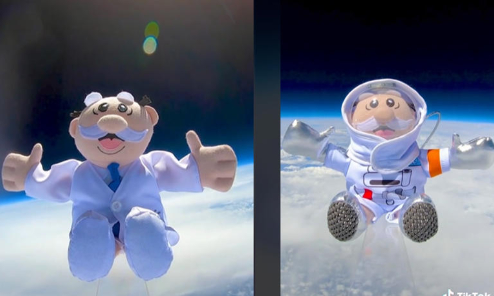 Peluche del Dr. Simi llega al espacio