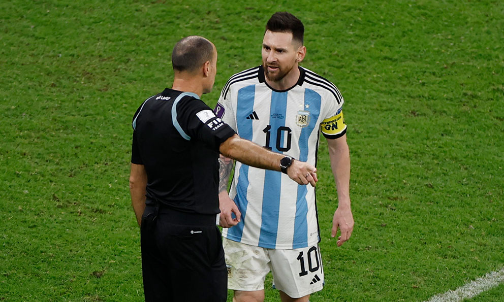 Plano Deportivo Messi Y Dibu Explotan Contra árbitro Del Argentina Vs